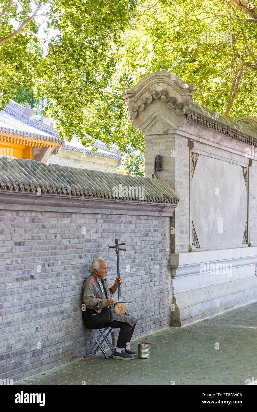 Street musician playing his sanxian (spike lute) in Beijing, China ...
