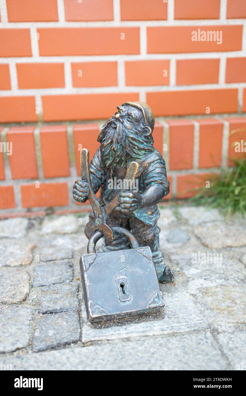 Wroclaw Dwarf. The small figurines in the streets of Wroclaw old town ...