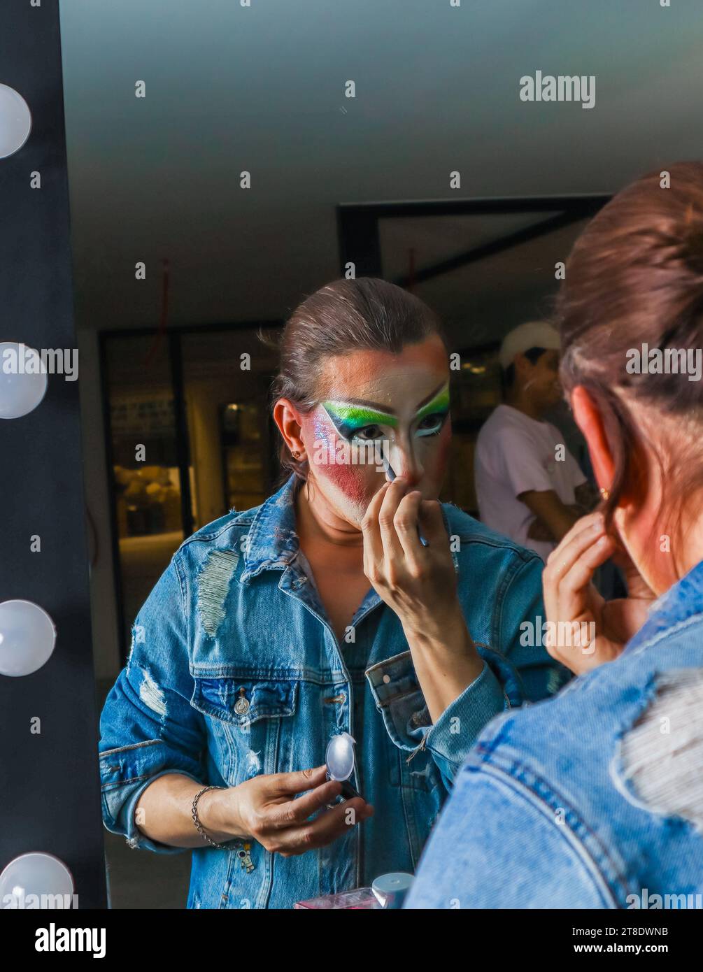 Portrait of a drag queen applying makeup Stock Photo - Alamy