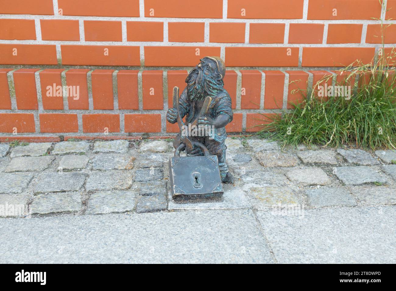 Wroclaw Dwarf. The small figurines in the streets of Wroclaw old town ...