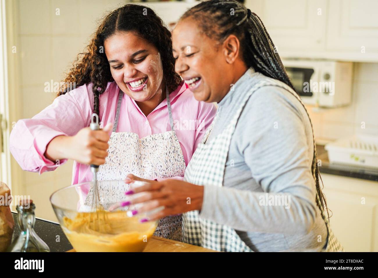 South african mother and daughter hi-res stock photography and images ...