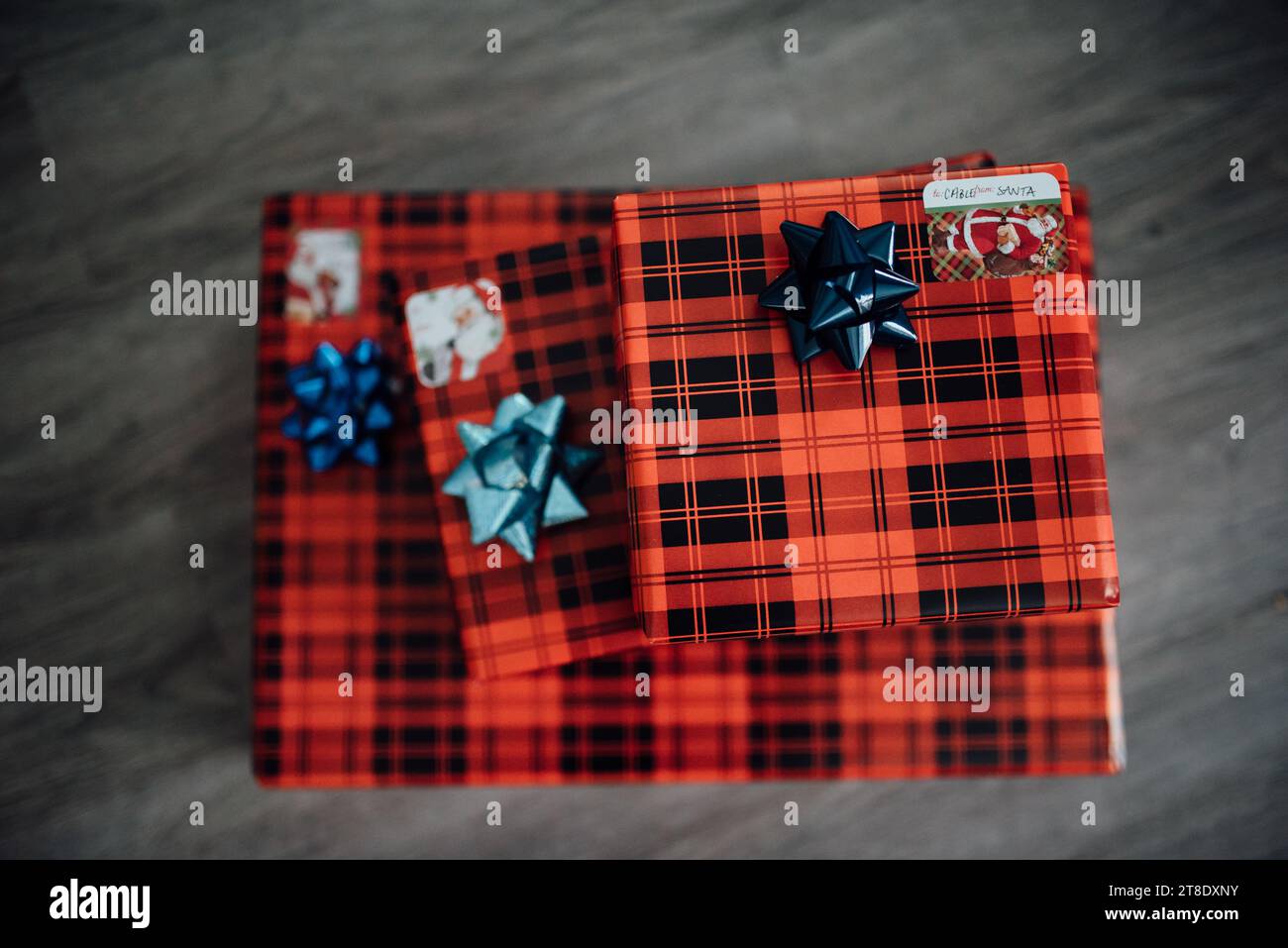 Pile of paper and overhead hi-res stock photography and images - Alamy