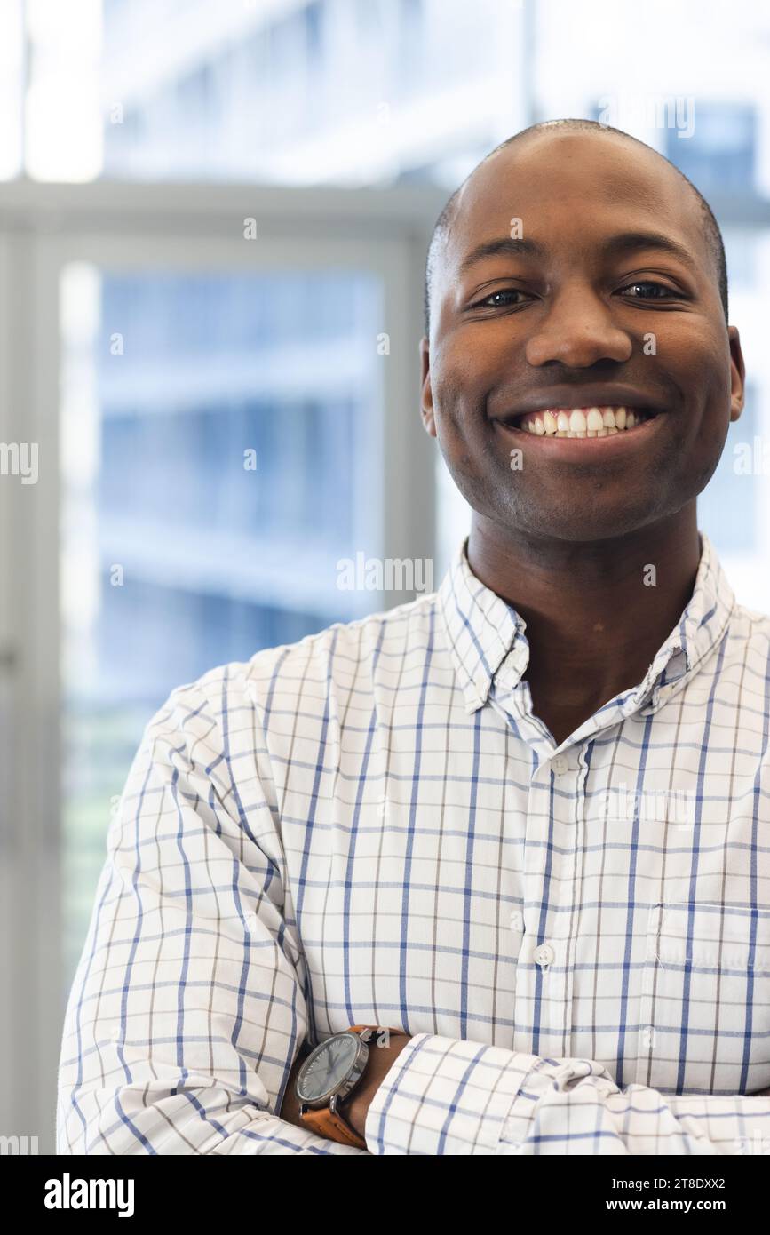 Smile waiting room man hi-res stock photography and images - Alamy