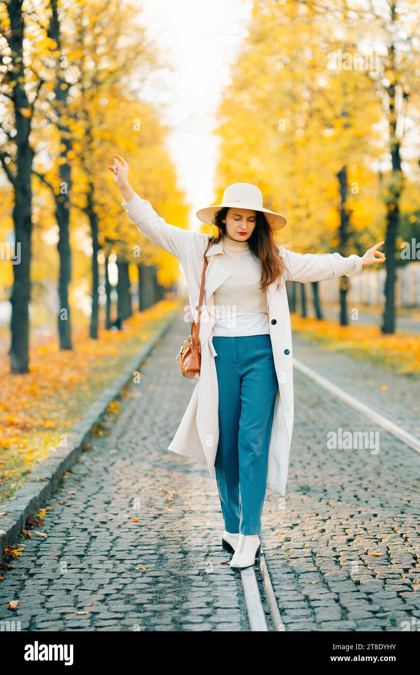 Sunny walks hi-res stock photography and images - Alamy