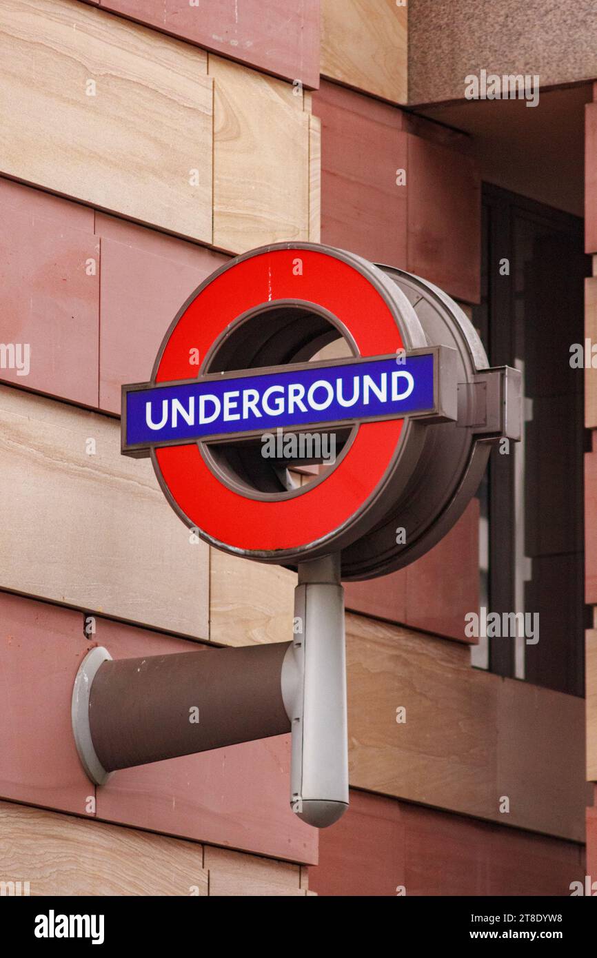 Red and blue underground sign hi-res stock photography and images - Alamy