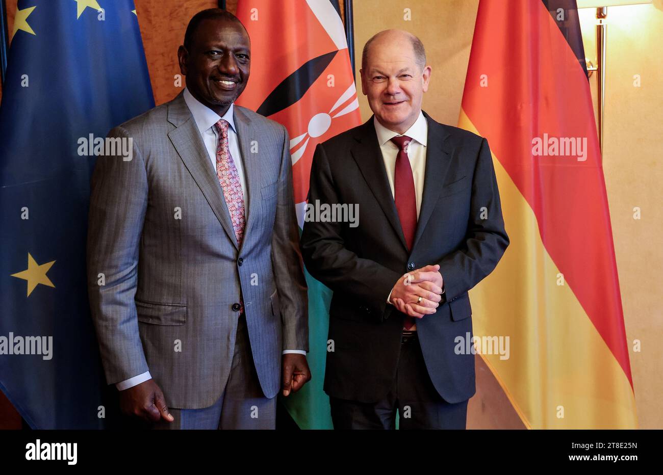 Berlin, Germany. 20th Nov, 2023. Federal Chancellor Olaf Scholz (r) and ...