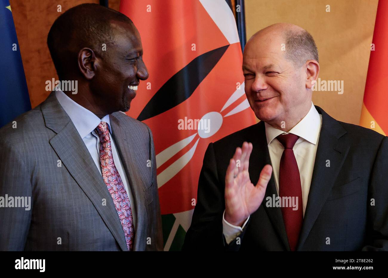 Berlin, Germany. 20th Nov, 2023. Federal Chancellor Olaf Scholz (r) and ...