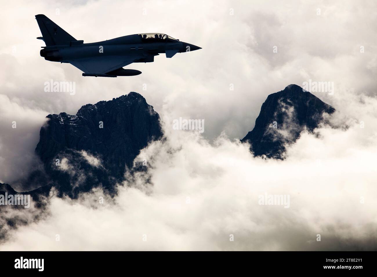 The Canadian Rockies in Banff National park from Canmore, with cloud ...