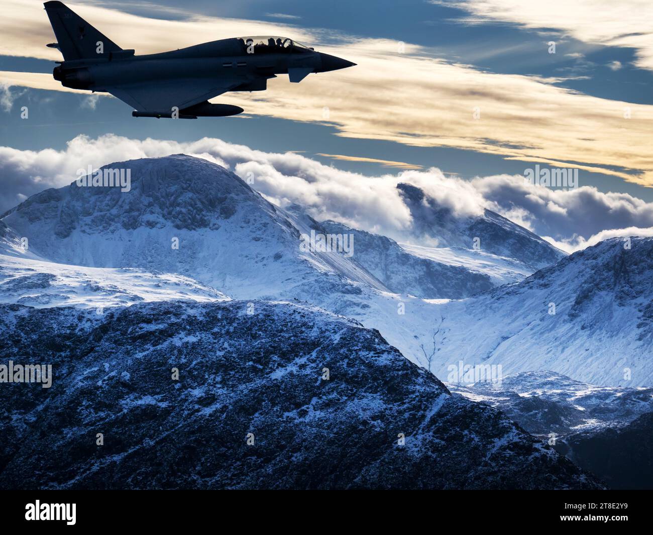 Cloud spilling over Great Gable and the Sca Fell from Hindscarth in the ...