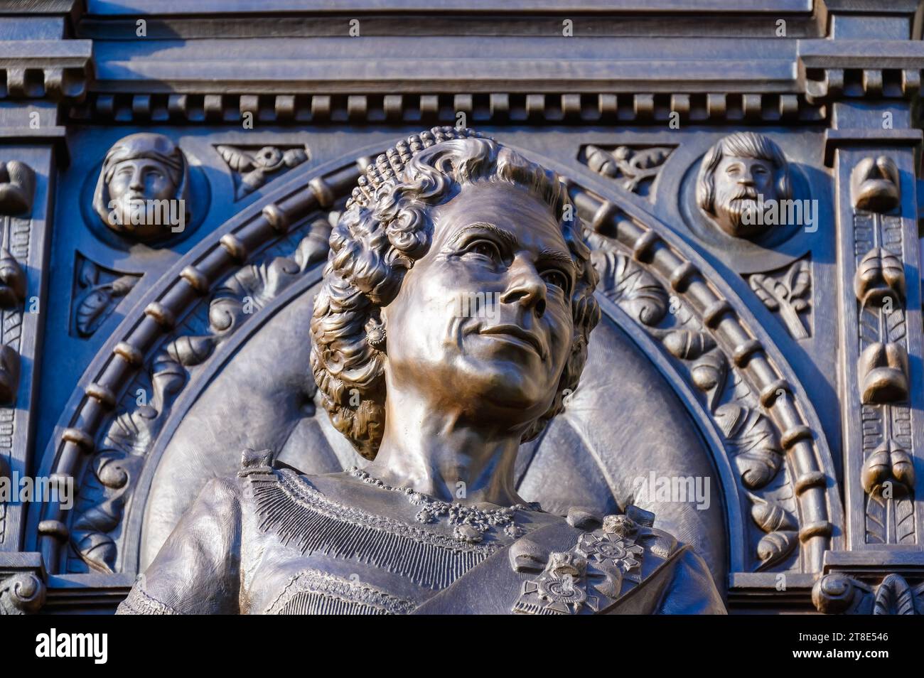 Queen Elizabeth II Sculpture Statue, Toronto, Canada Stock Photo - Alamy