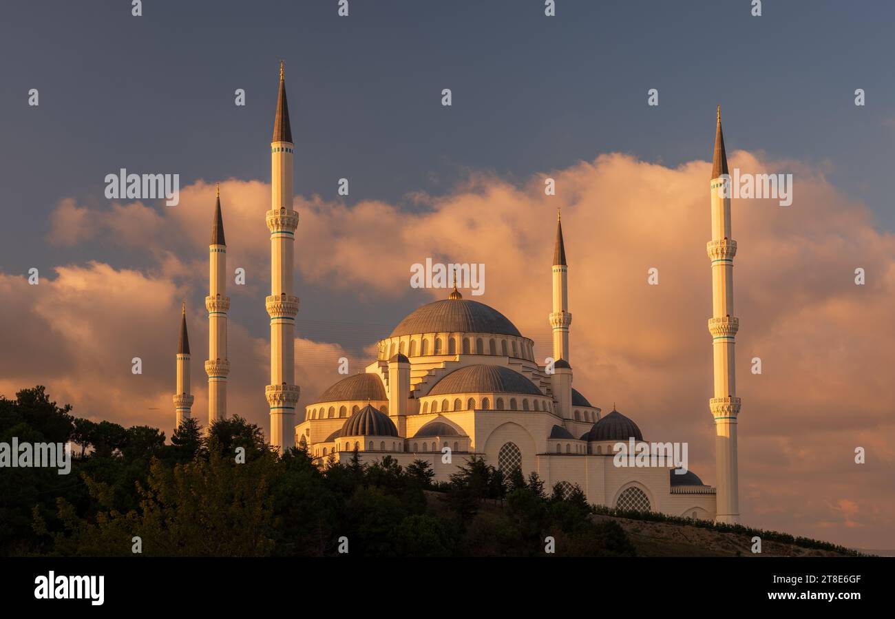 Camlica mosque istanbul hi-res stock photography and images - Alamy