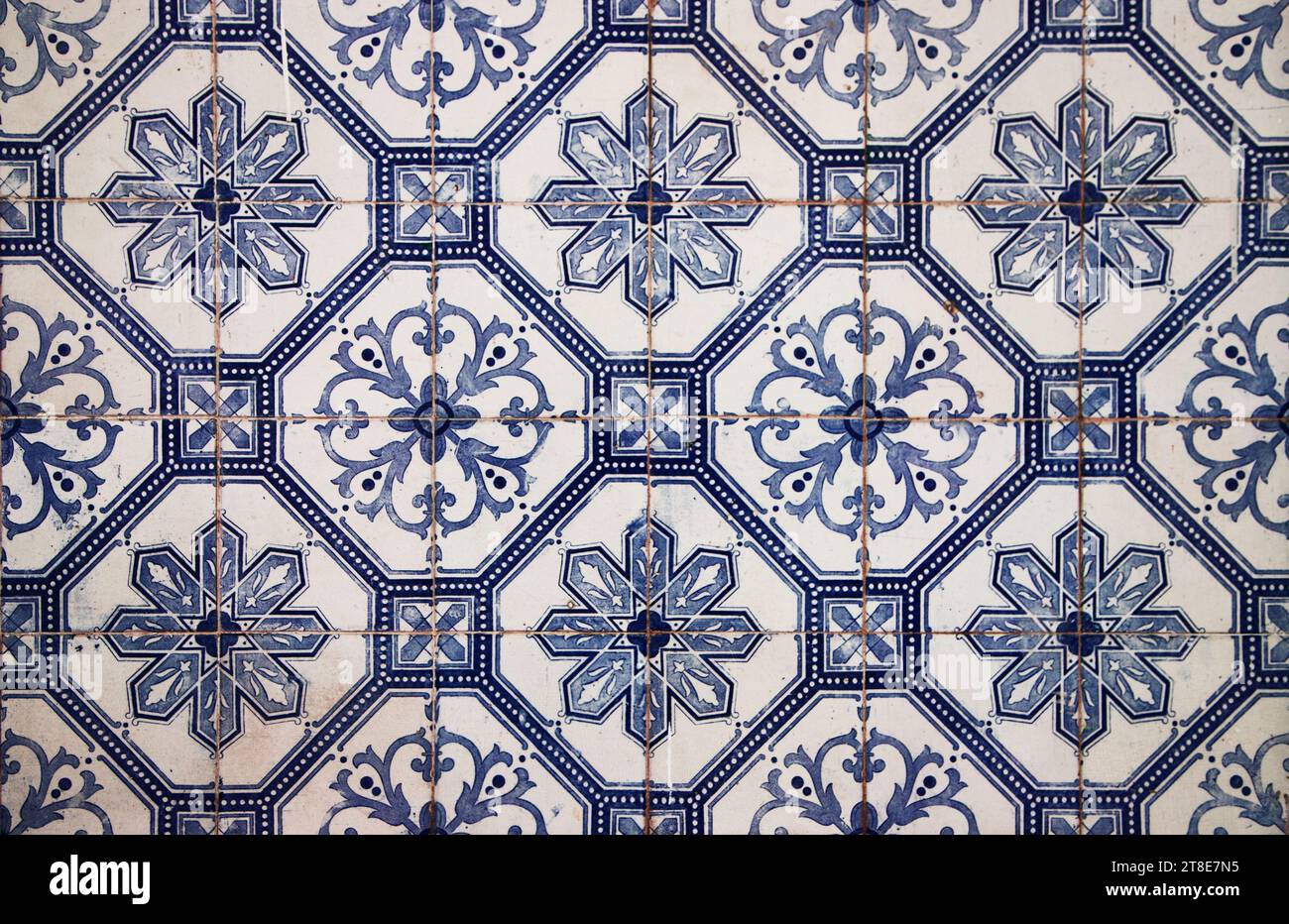 Lisbon city retro fashion hi-res stock photography and images - Alamy