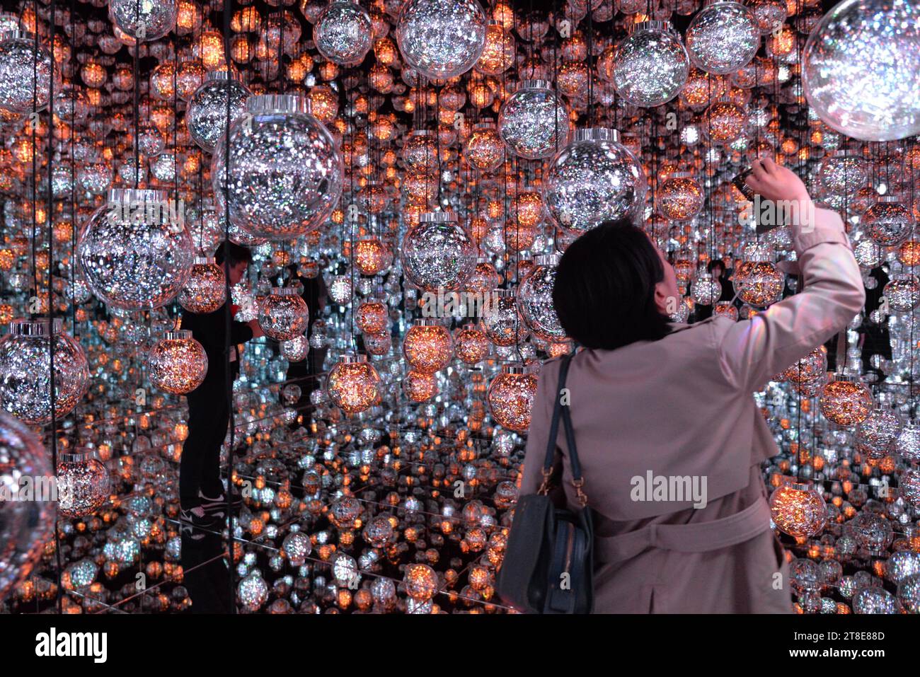 Tokyo, Japan. 20th Nov, 2023. Journalists visit the "Bubble Universe" exhibit of teamLab during ...