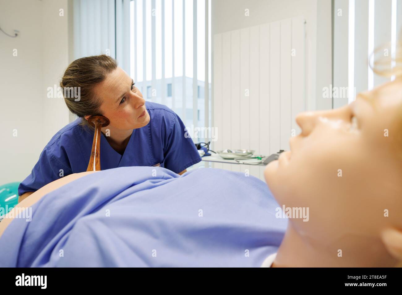 20 November 2023, Lower Saxony, Osnabrück: Trainee midwife Judith ...