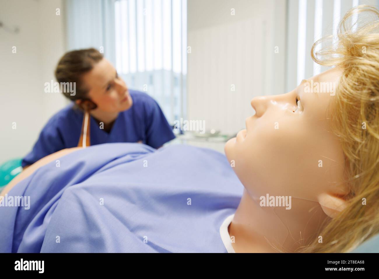 Woman giving birth midwife in hi-res stock photography and images - Alamy