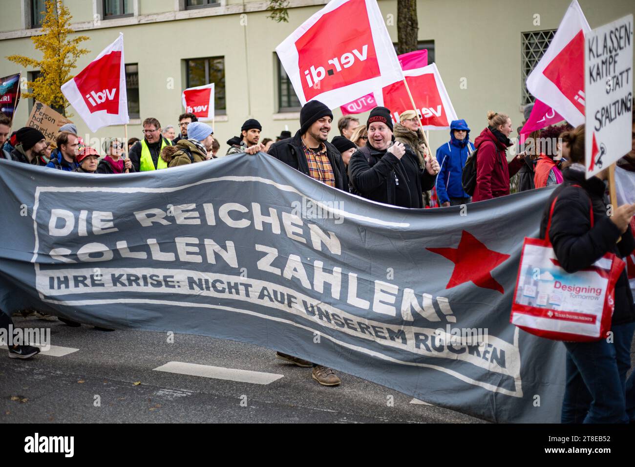 Munich, Germany. 20th Nov, 2023. Strike demonstration by Verdi, Police ...