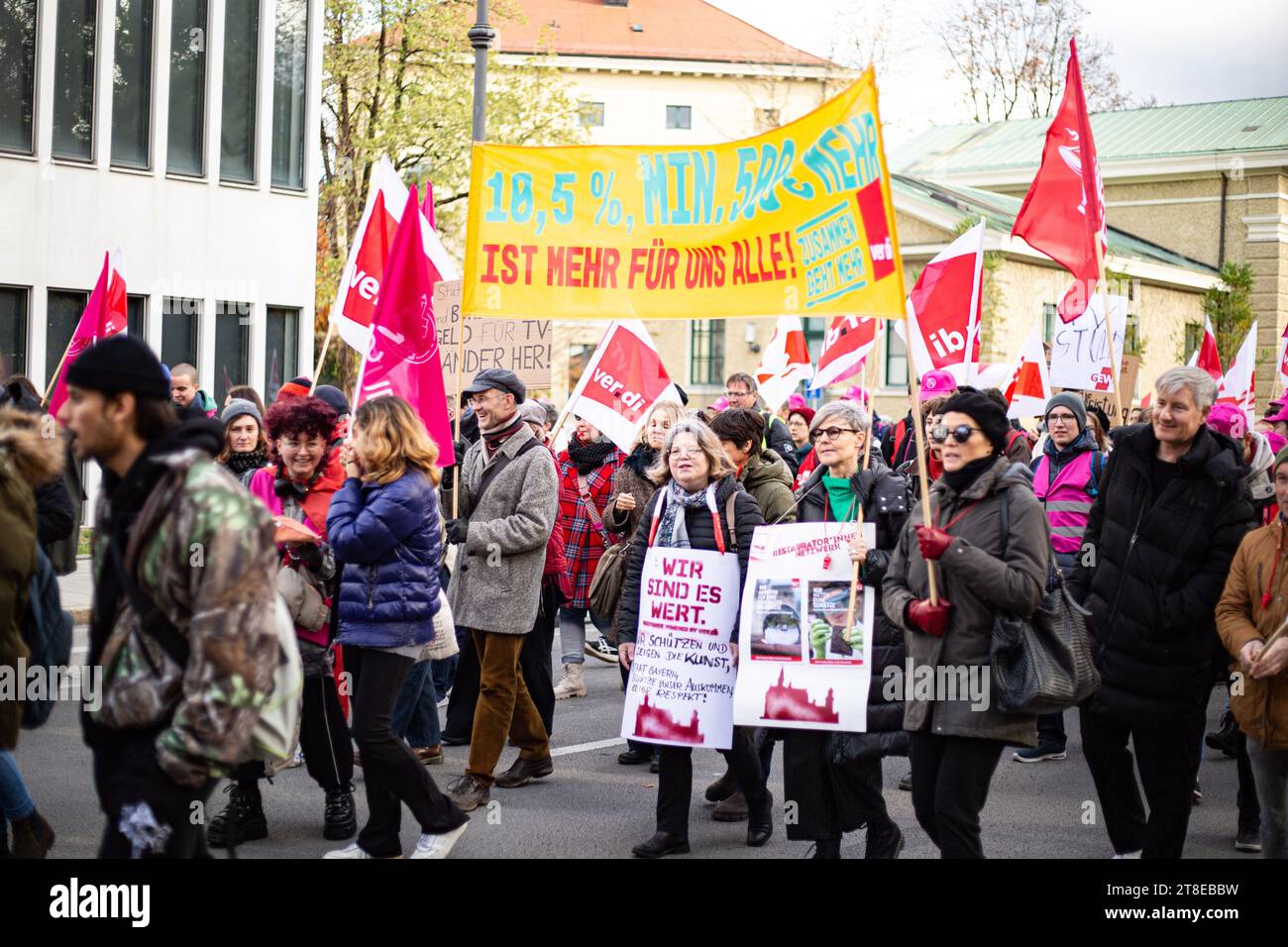 Munich, Germany. 20th Nov, 2023. Strike demonstration by Verdi, Police ...