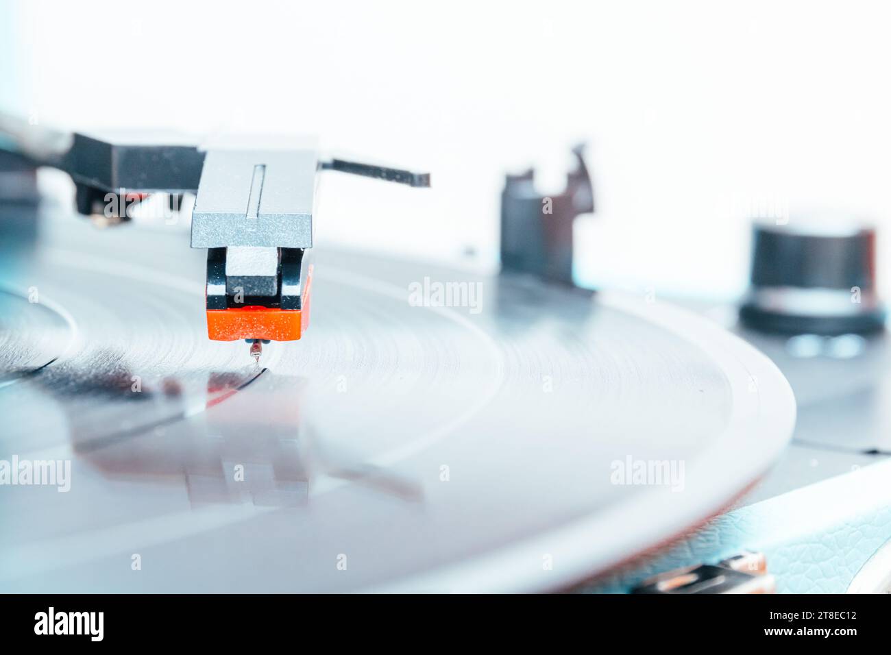 Extreme close up, horizontal photo of the head of a turntable on a ...