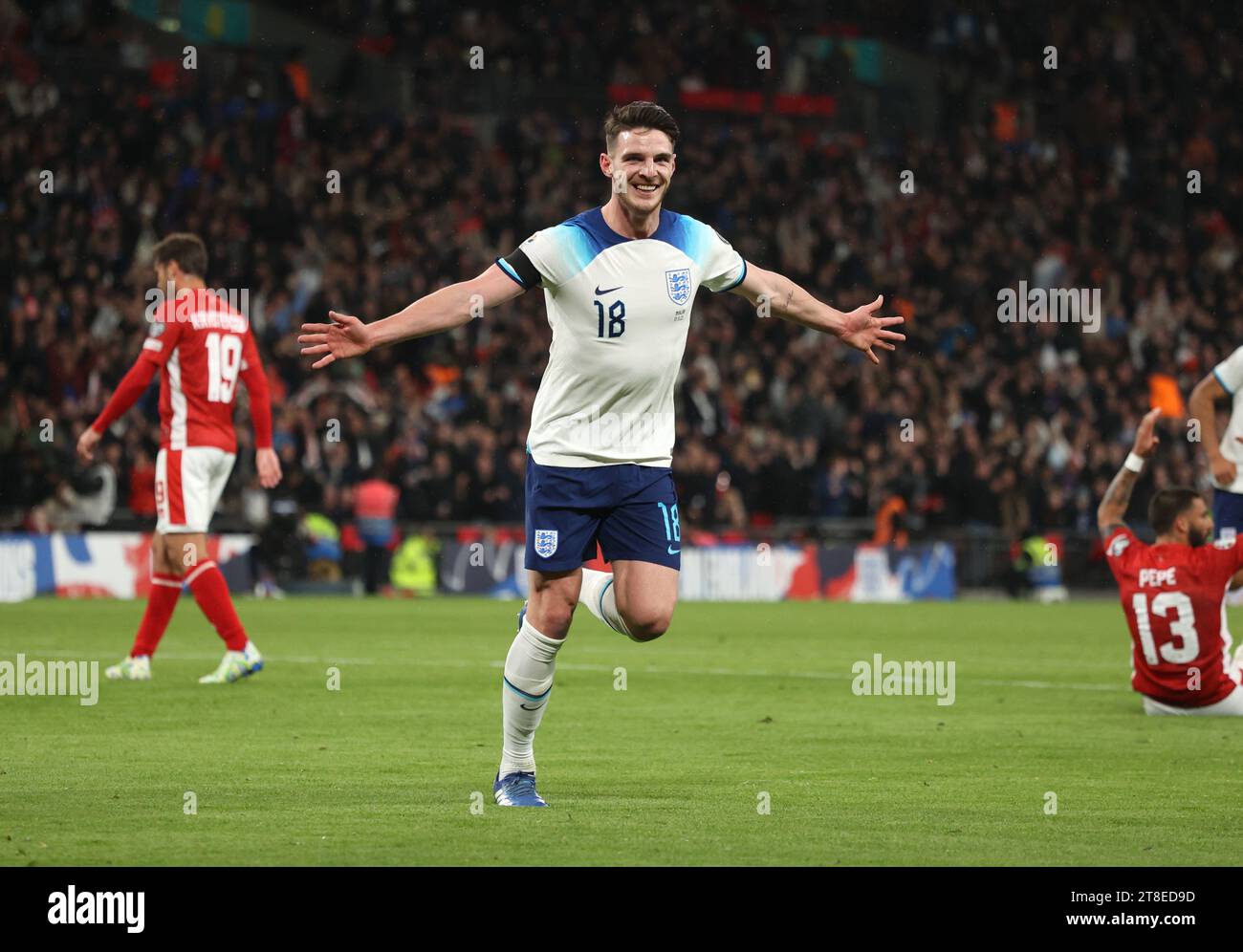 Declan Rice (E) celebrates scoring, but his goal was disallowed at the ...
