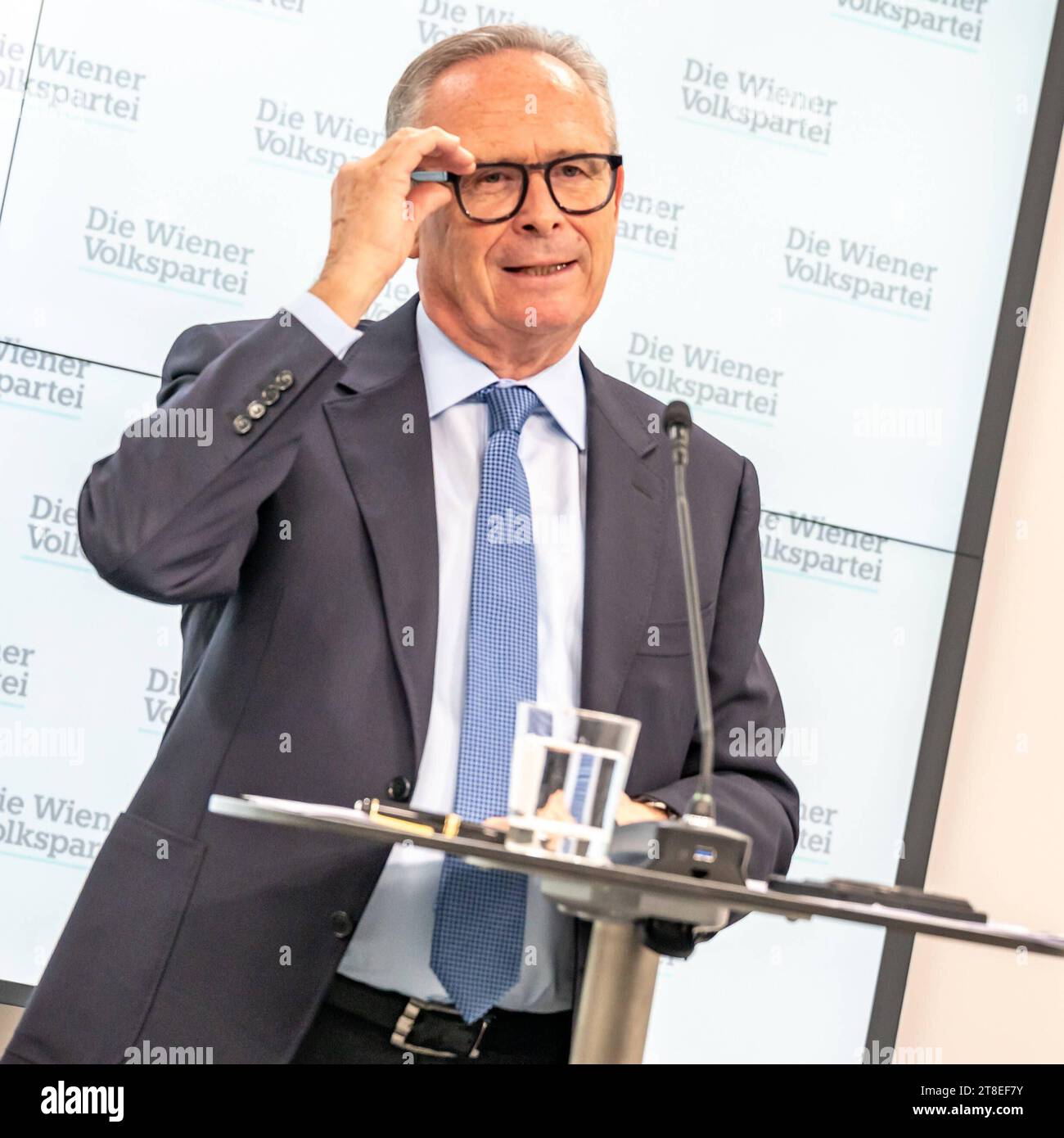 20231120 PK OeVP Wien anl. Klubtagung - Kampagne-Praesentation-Fuer alle die anpacken In Job ...