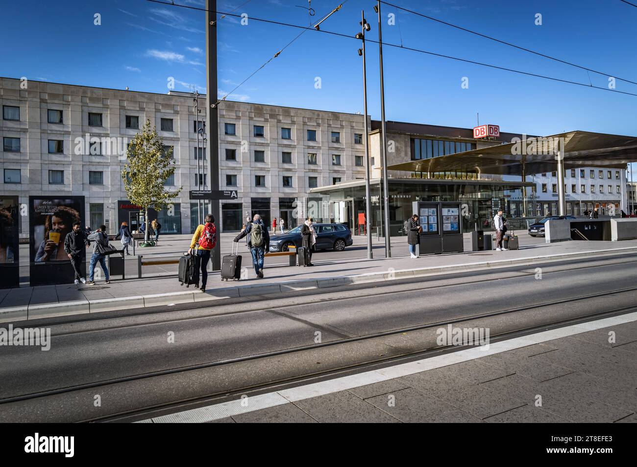 Ulm in Baden-Württemberg Straßenszene Hauptbahnhof - 20.11.2023 Ulm *** Ulm in Baden Württemberg ...