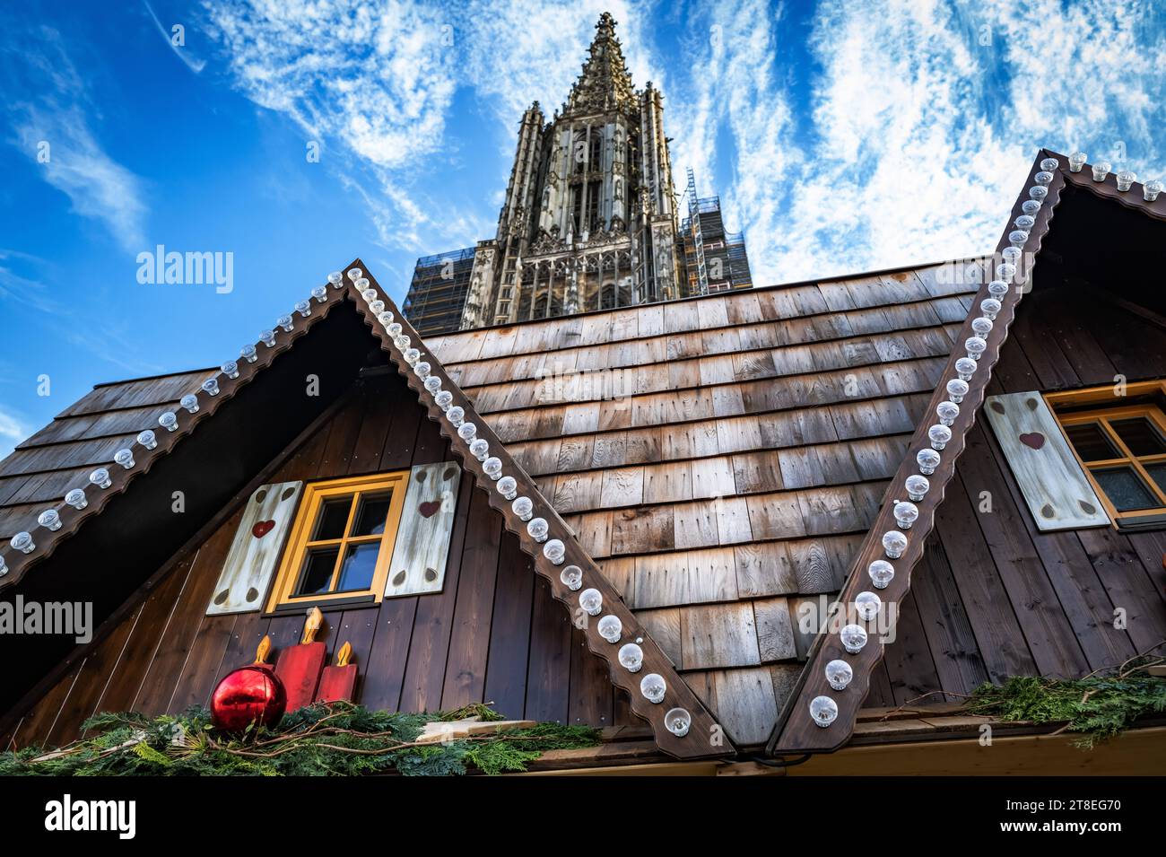 Ulm in Baden-Württemberg Straßenszene Ulmer Münster, Weihnachtsmarkt ...