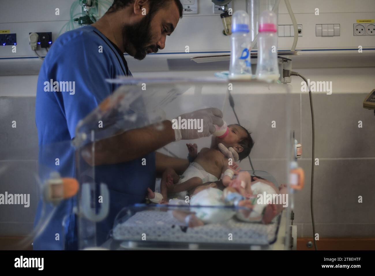 Rafah, Palestinian Territories. 20th Nov, 2023. A Palestinian doctor in ...