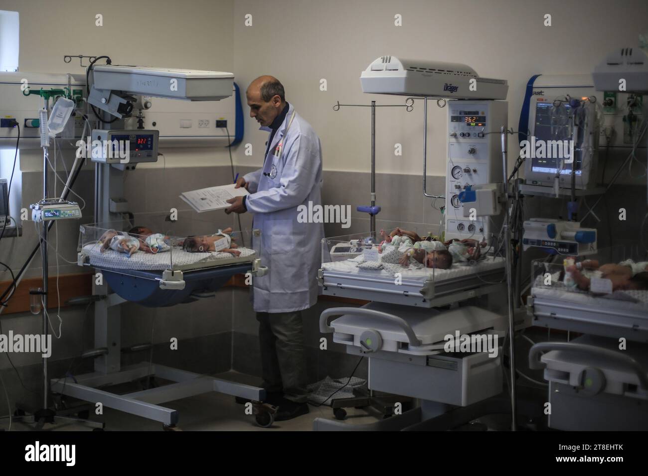Rafah, Palestinian Territories. 20th Nov, 2023. A Palestinian doctor in ...