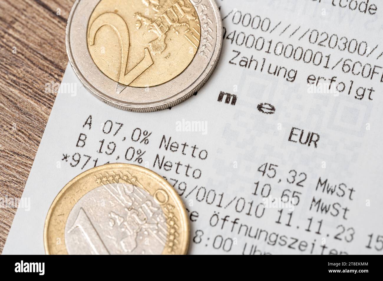 Mit essen in der rechnung hi-res stock photography and images - Alamy