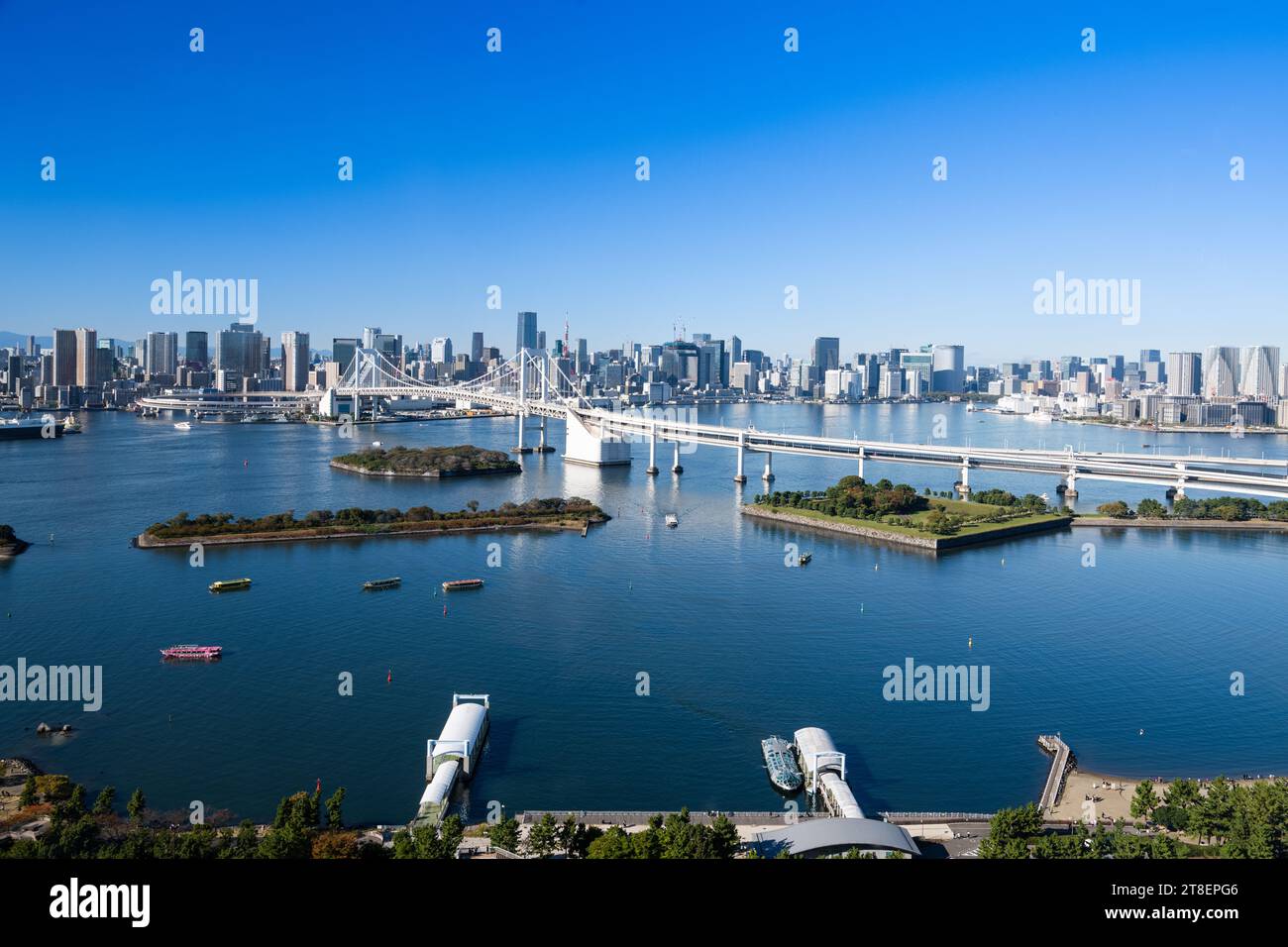 View of Tokyo Bay with Rainbow Bridge and boats Stock Photo - Alamy