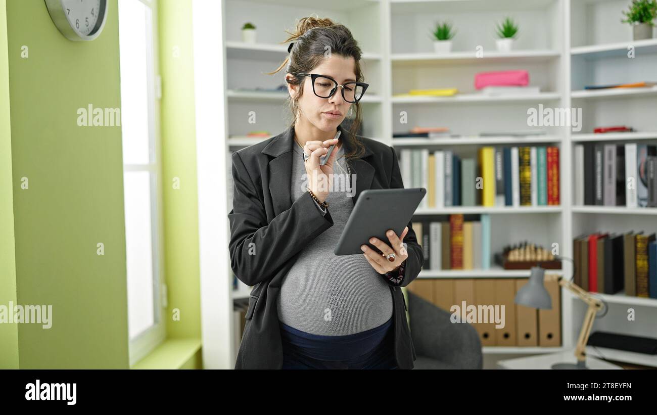 Pregnant teacher classroom hi-res stock photography and images - Alamy