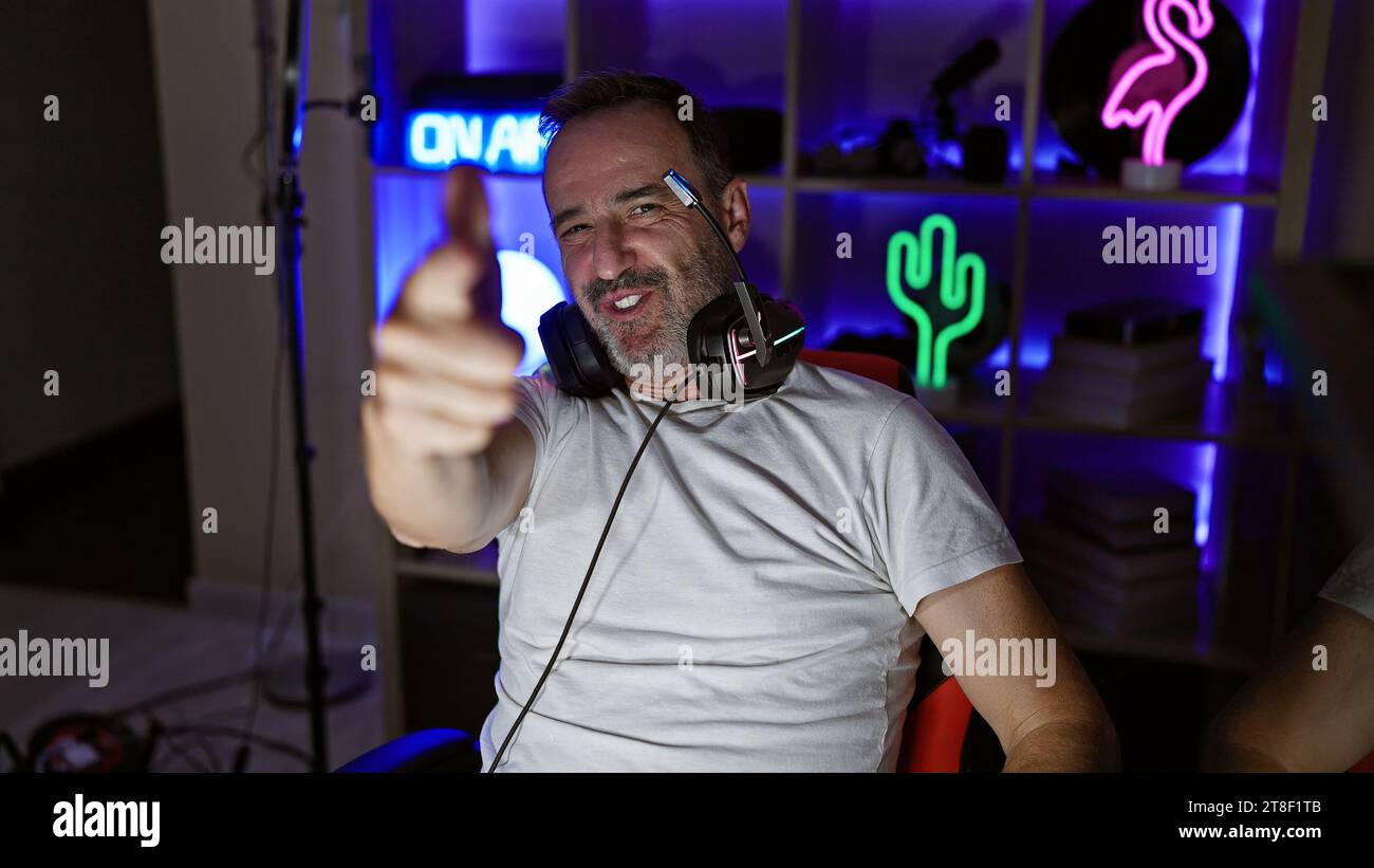 Gamingsetup hi-res stock photography and images - Alamy