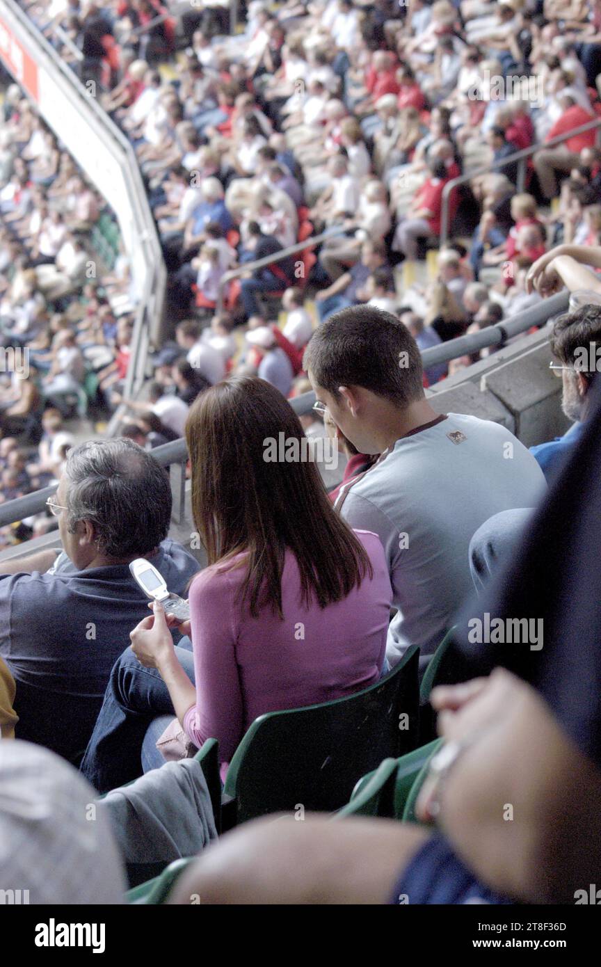 Young couple stands in park hi-res stock photography and images - Alamy