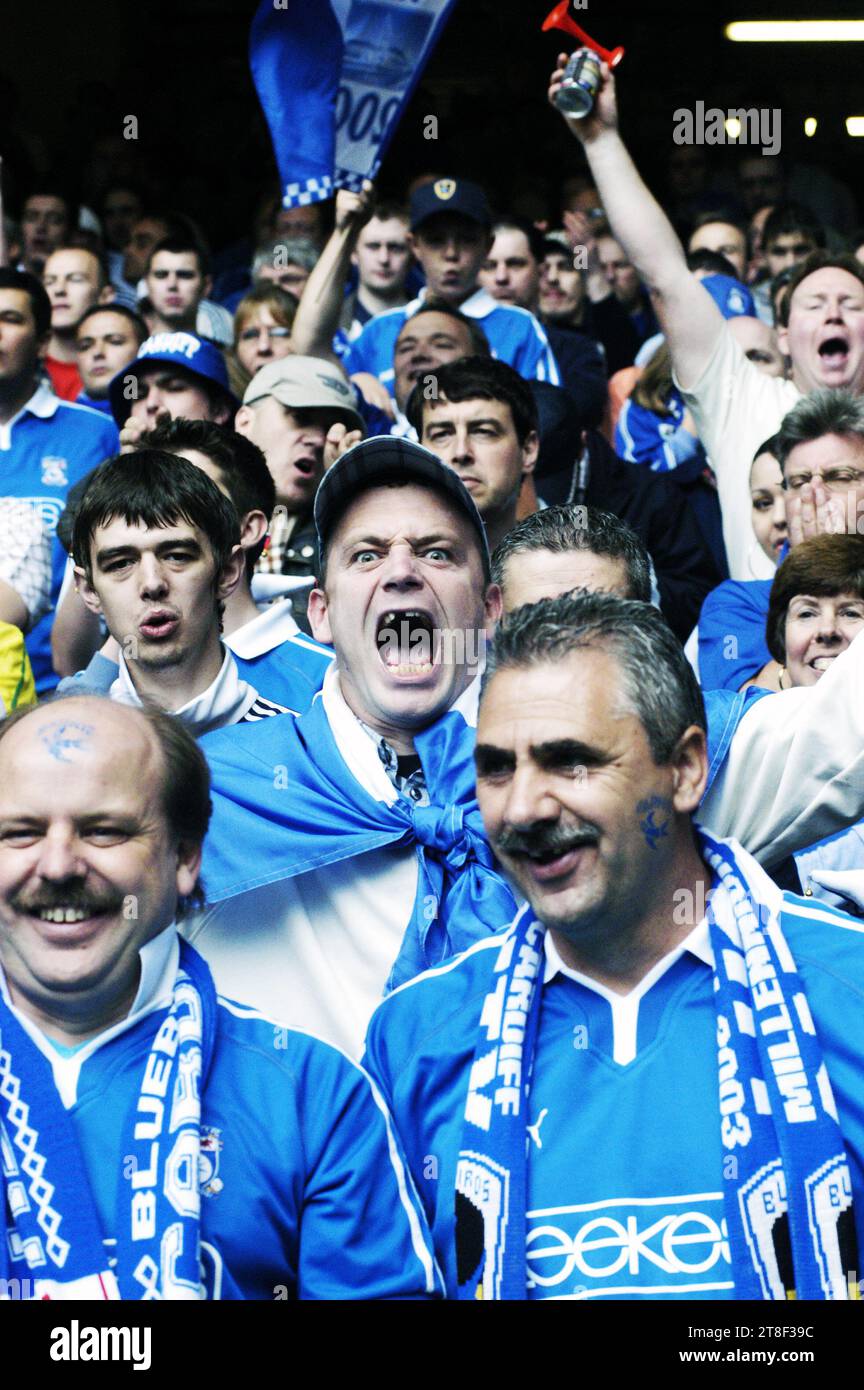 Crowd principality stadium hi-res stock photography and images - Alamy