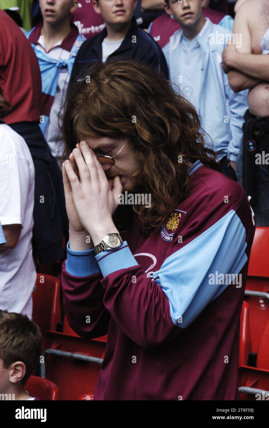 Principality stadium crowd hi-res stock photography and images - Alamy