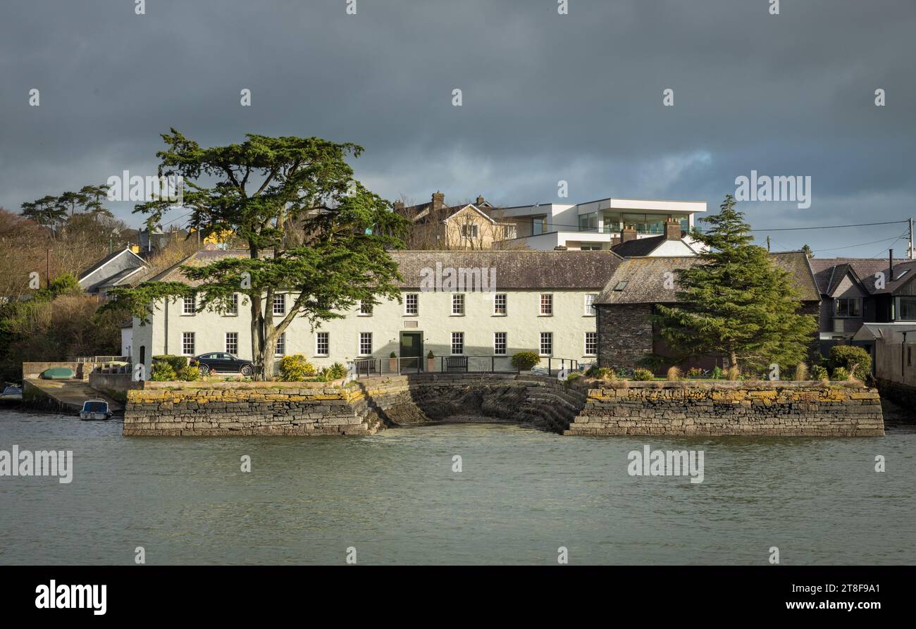 Pallace wharf house hi-res stock photography and images - Alamy