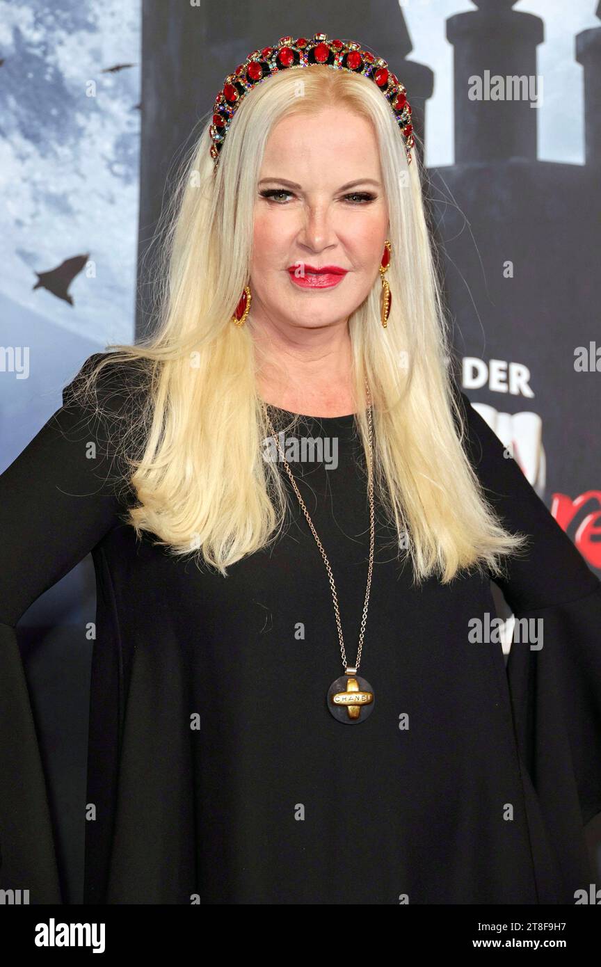 Anna Heesch bei der Premiere des Musicals Tanz der Vampire im Stage ...