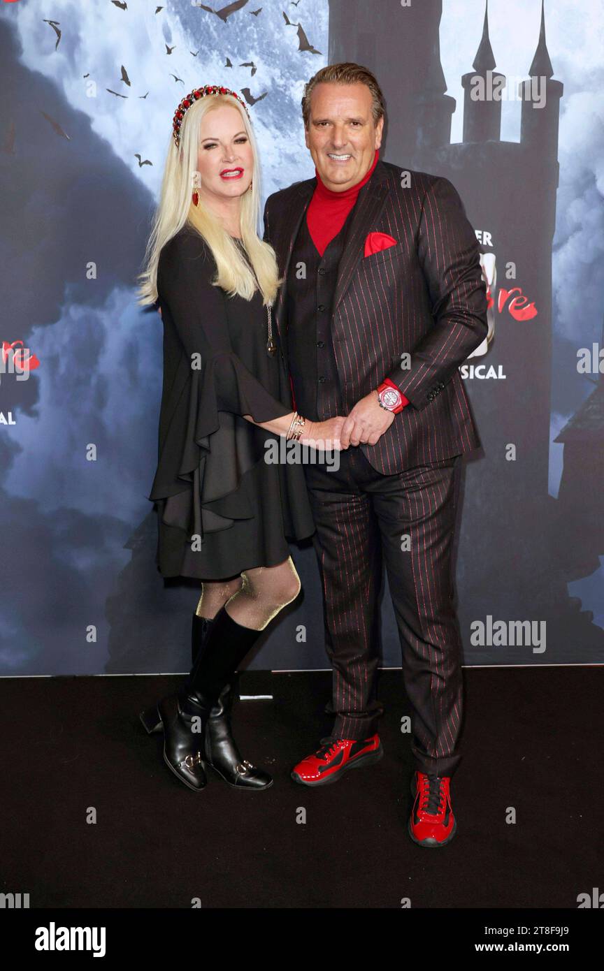 Anna Heesch und Ralf Dümmel bei der Premiere des Musicals Tanz der ...
