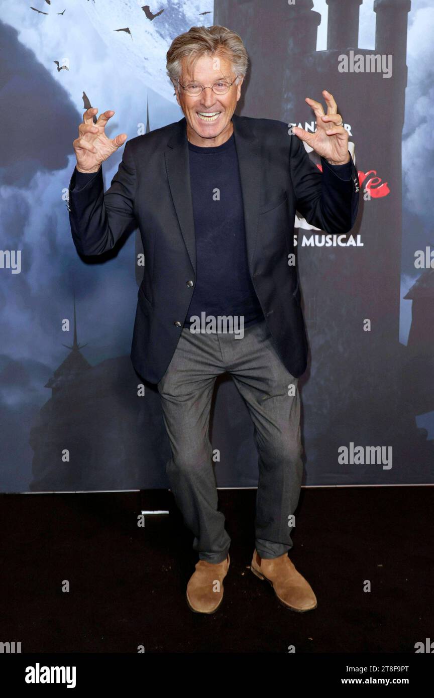 Nick Wilder bei der Premiere des Musicals Tanz der Vampire im Stage ...