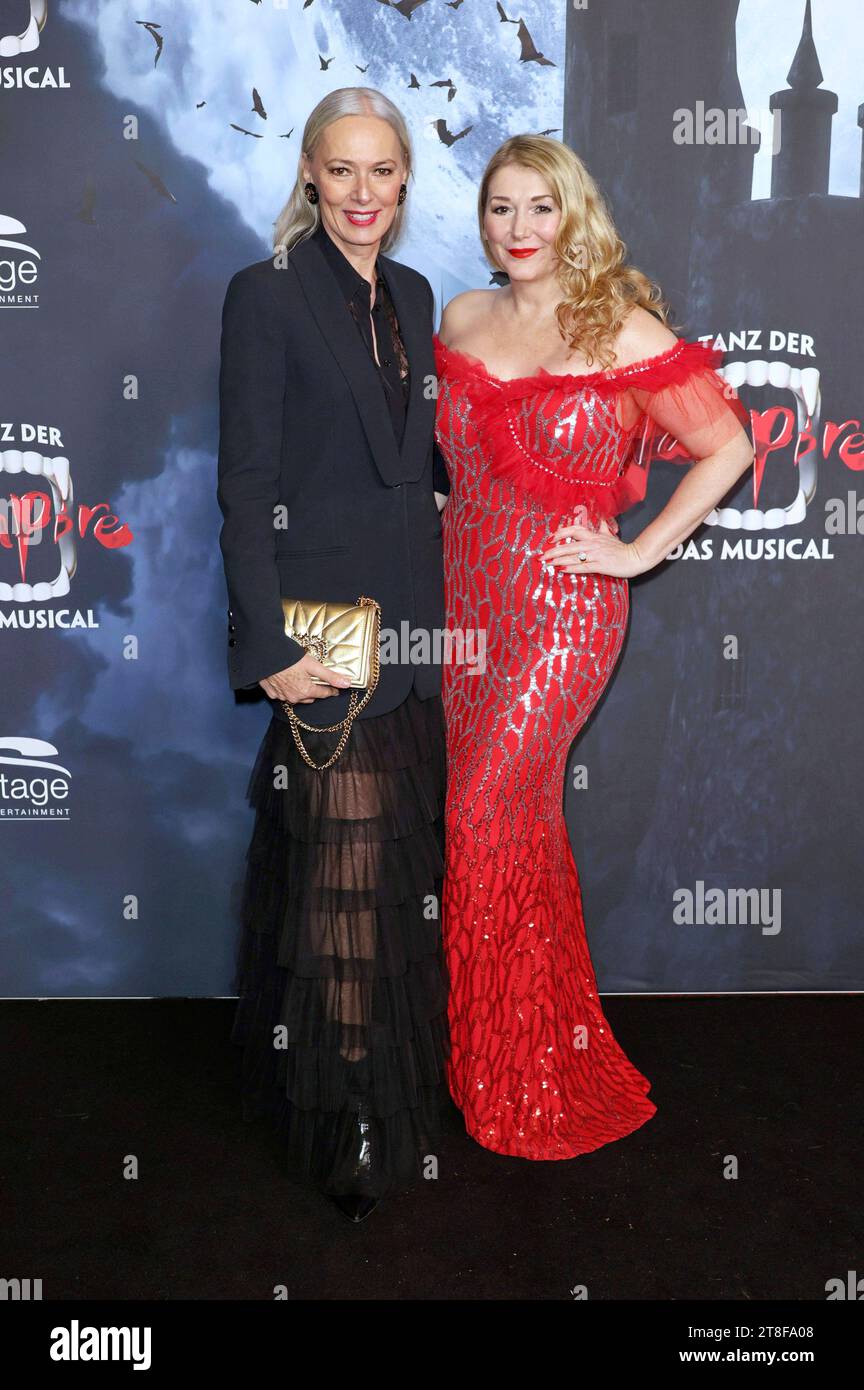 Petra van Bremen und Sandra Quadflieg bei der Premiere des Musicals Tanz der Vampire im Stage ...