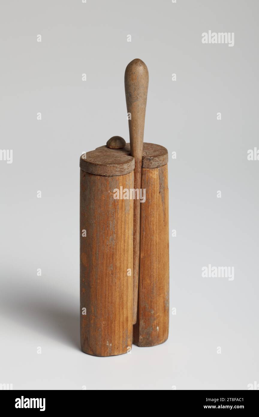 Two wooden cylinders hi-res stock photography and images - Alamy
