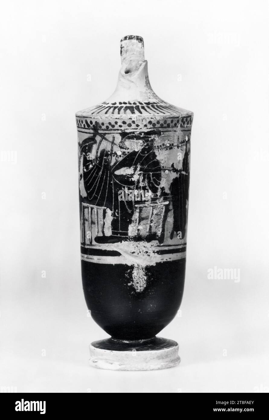 Greek women pottery hi-res stock photography and images - Alamy