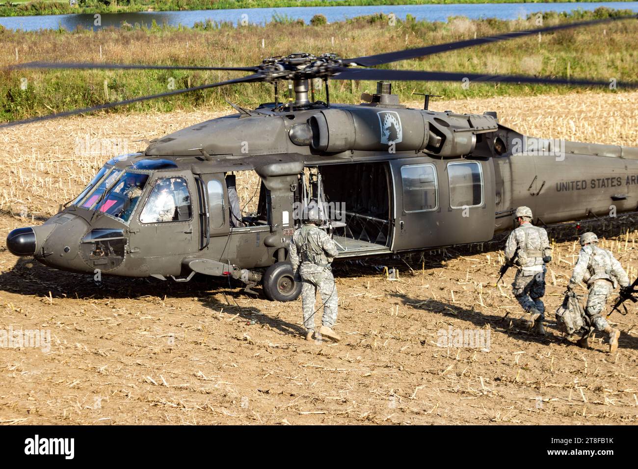 82nd Airborne Division infantry soldiers enter US Army UH-60 Blackhawk ...