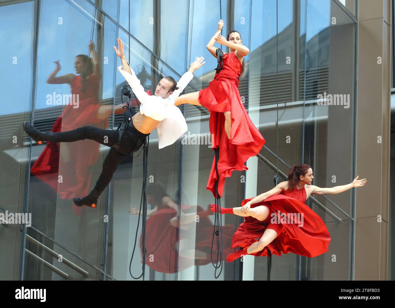 Tokyo, Japan. 20th Nov, 2023. Italian vertical dance group "Il Pisto ...