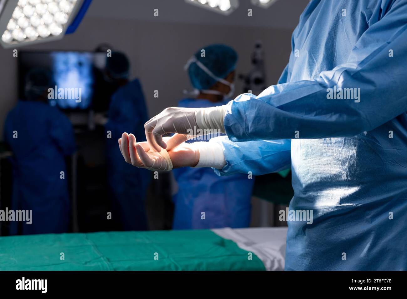 Doctor operating hospital hi-res stock photography and images - Alamy