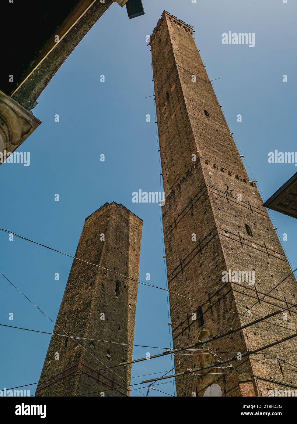 Le Due Torri, two medieval leaning towers in Bologna Stock Photo - Alamy