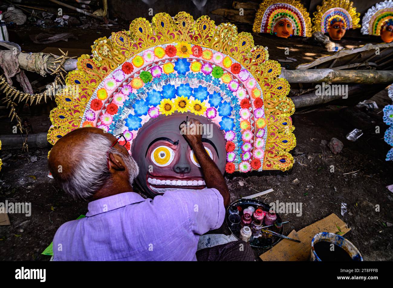 Tehatta, India. 20th Nov, 2023. An artist in Tehatta, West Bengal ...