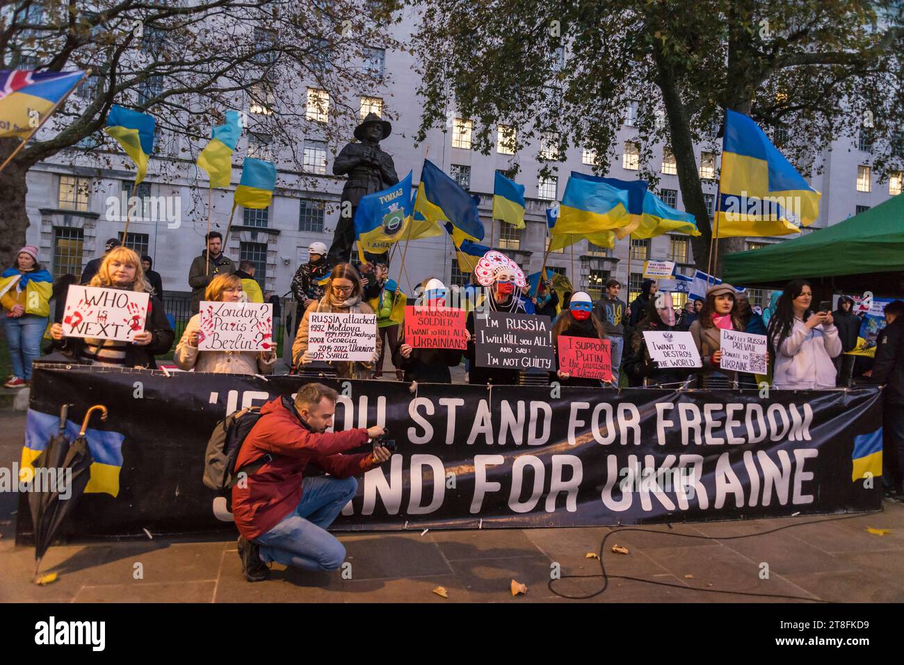 Pro-Ukrainian protest Support Ukraine / London Euromaidan on the ...