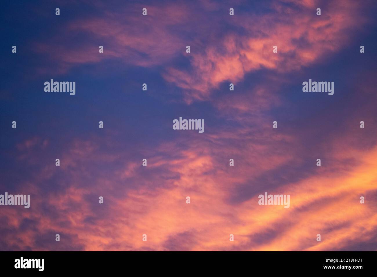 Sky of purple and orange colorado early skies Stock Photo - Alamy