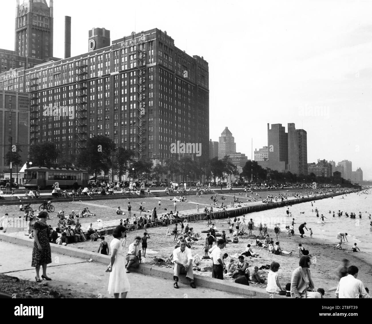 Chicago skyline 1920 hi-res stock photography and images - Alamy